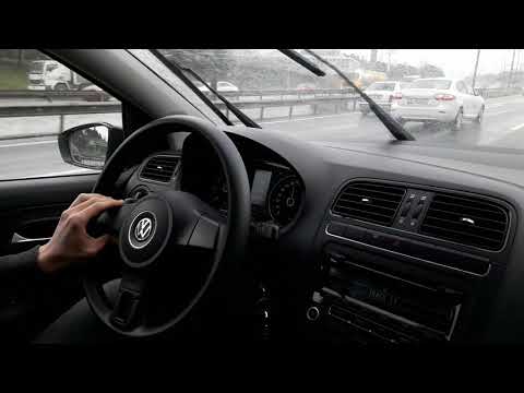 Yağmurlu havada polo sürüşü \