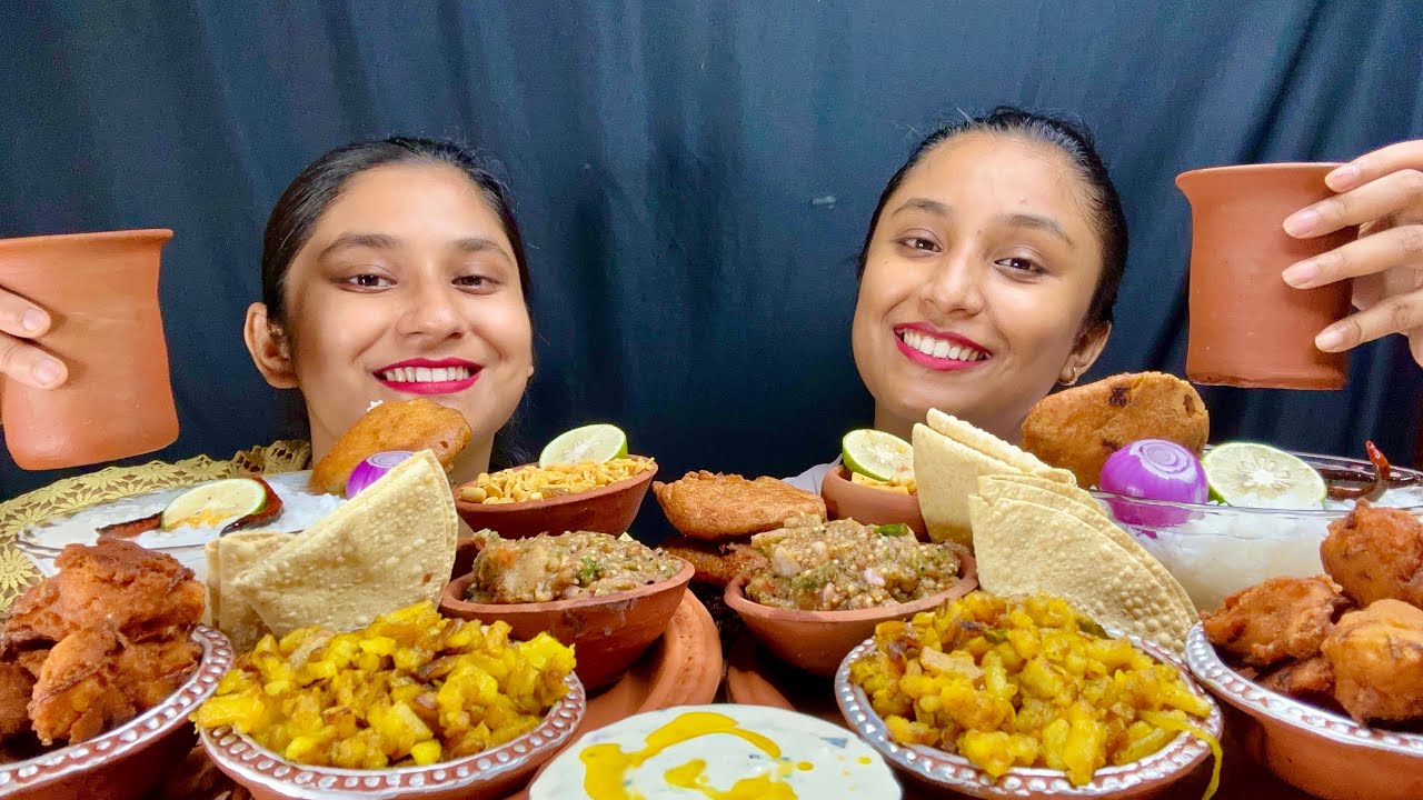 Eating Panta/Poita/Pakhal Bhat with Aloo Bhaja,Bharata,Dal Pakoda ...