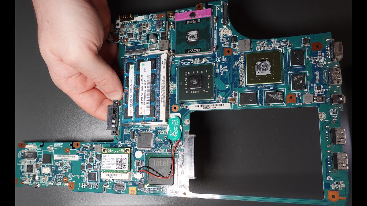 How to replace components on the laptop motherboard - YouTube
