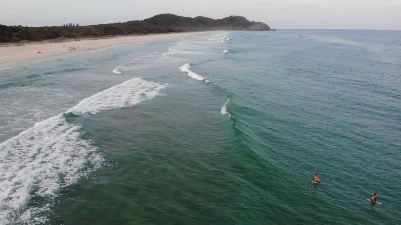 Shark swimming near surfers Byron Bay - YouTube