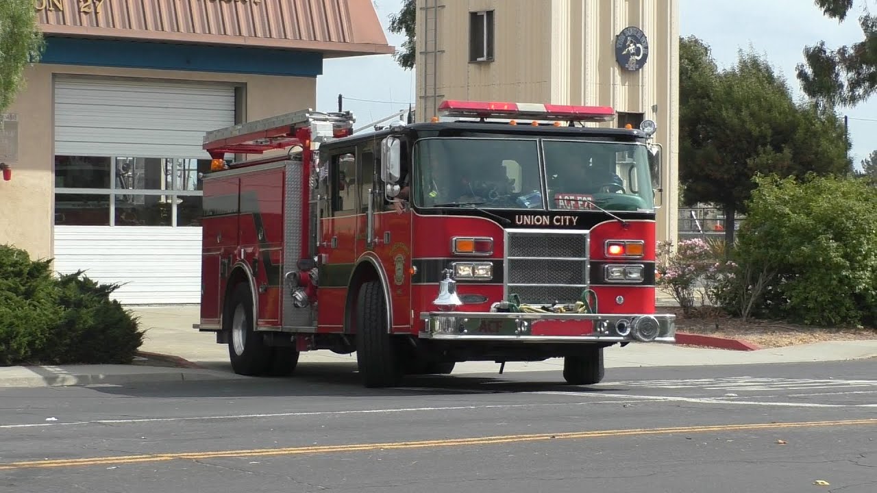 Alameda County Fire Dept. Engine 27 (reserve) Responding - YouTube