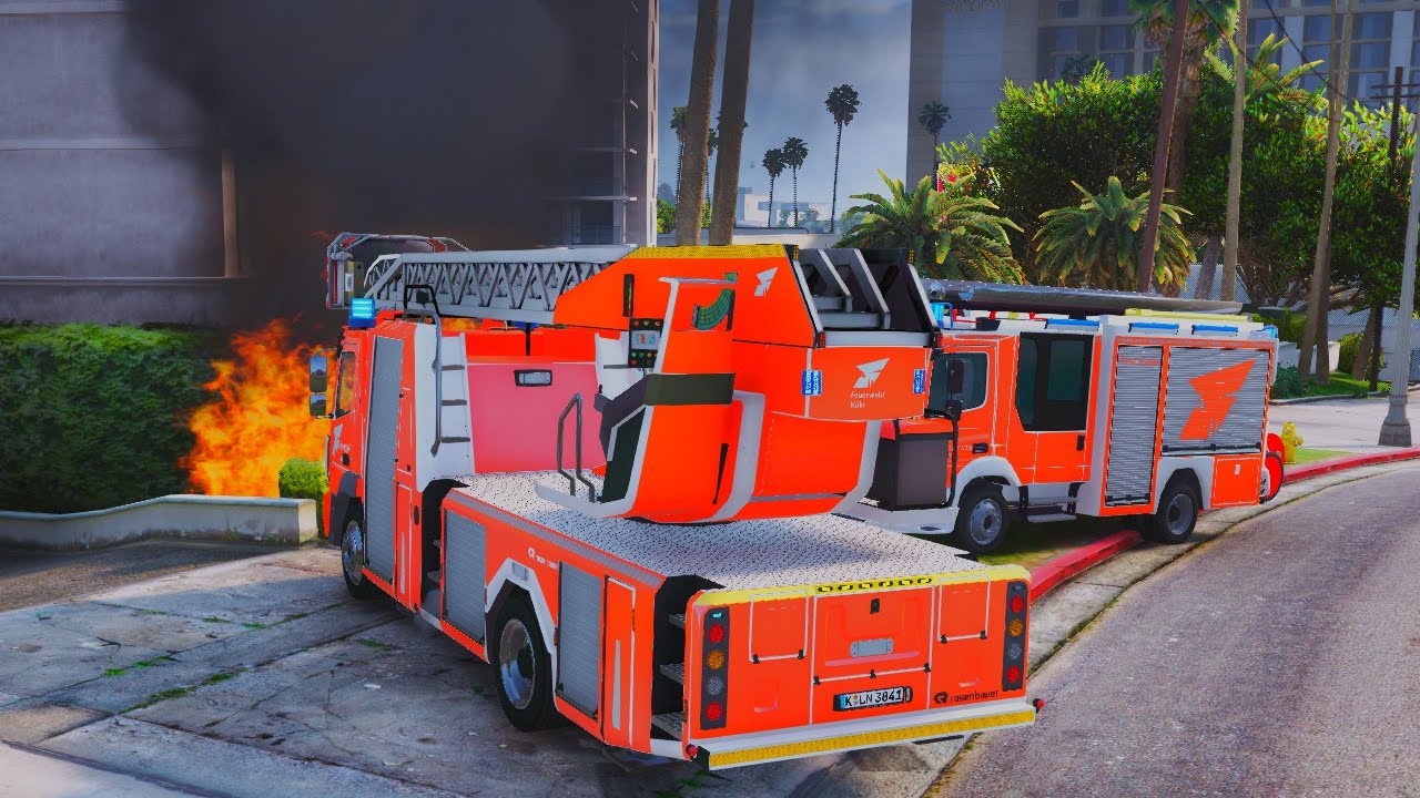 🚒 Einsatz für die DLK 💥 3. OG Feuer auf Balkon festgestellt ⚡ 03⚡ Köln ...