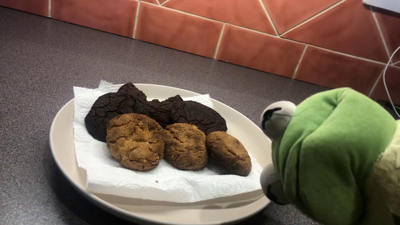 Kermit eating cookies - YouTube