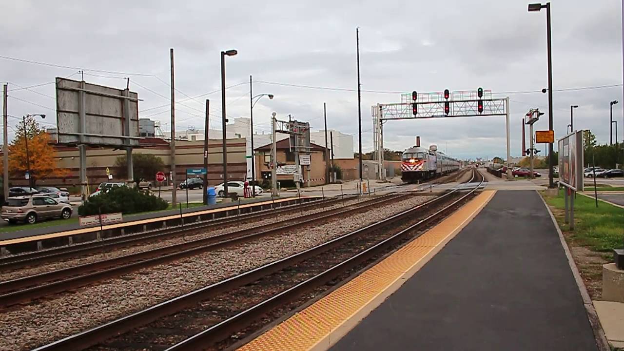 Metra 401 Expresses Through Galewood - YouTube