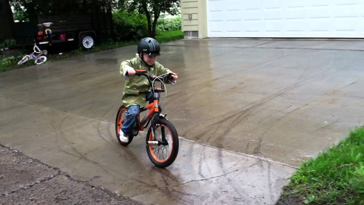 Bentley Riding his BMX Bike Thru Mud Puddle - YouTube