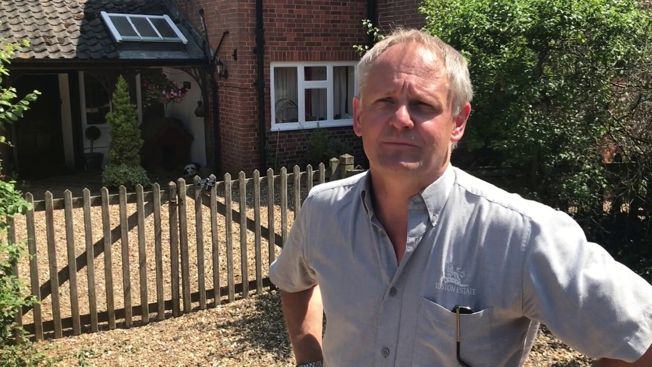 Behind the scenes at Euston Estate during Harvest '19 - YouTube