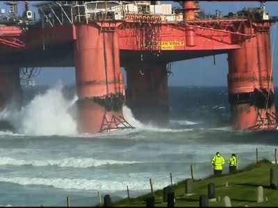 Raw: Heavy Winds Blow Scottish Oil Rig Ashore - YouTube