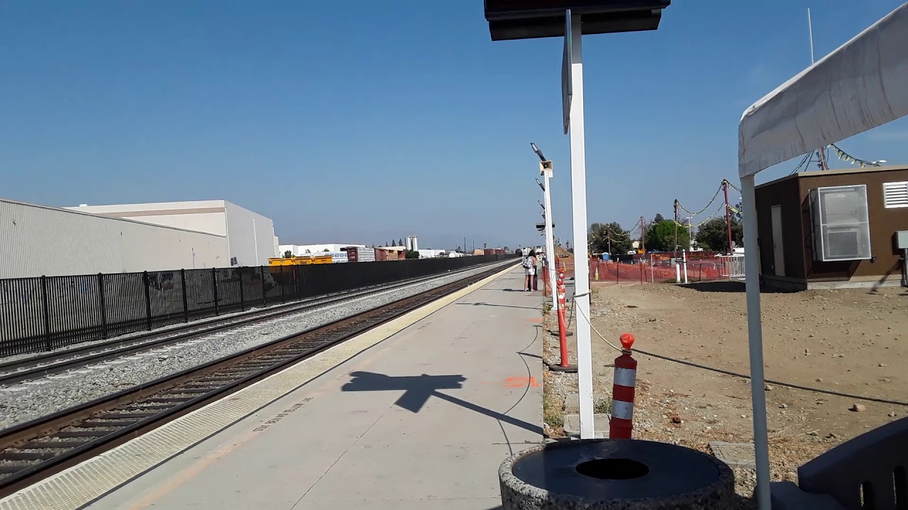 Metrolink #875 on Van Nuys, CA - YouTube
