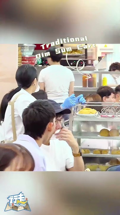 Tourists Queue for 🇭🇰100YO Lin Heung Lau，buying Dim Sum on traditional carts like Grandparents ...