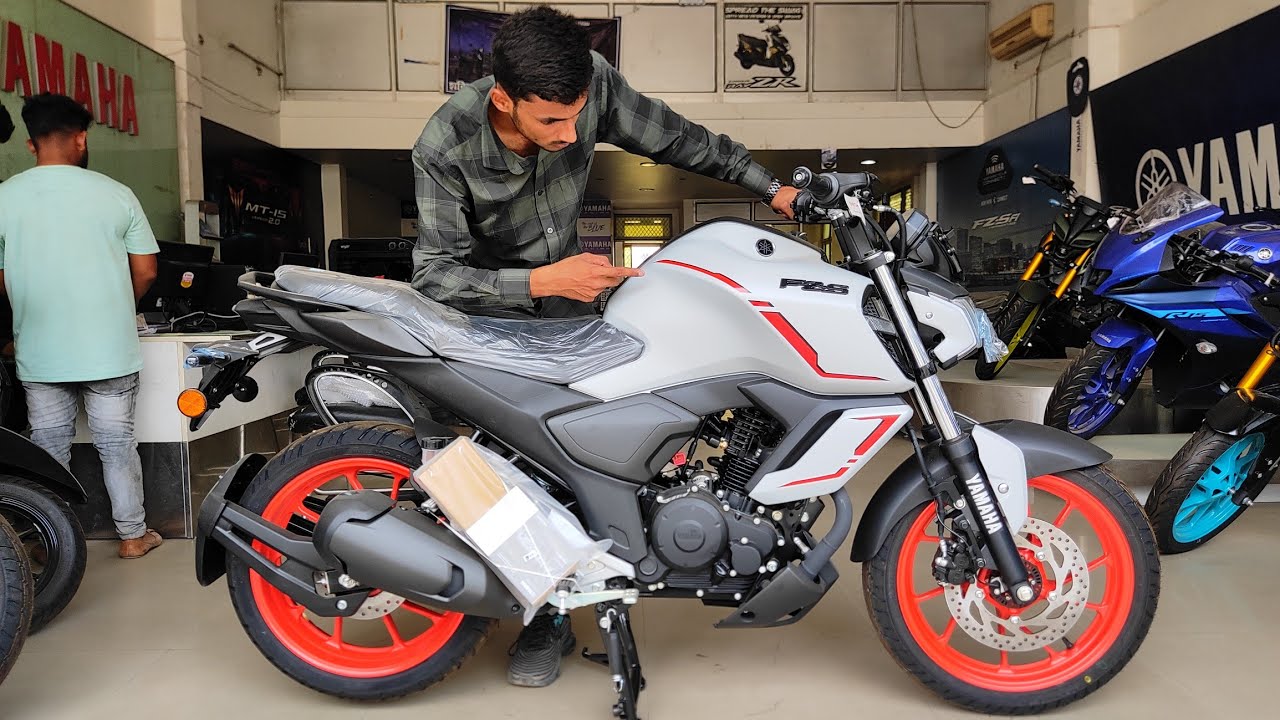 Yamaha FZ-S V5 Pure White Colour With ABS Duel Disc 150cc Me Aa Gyi Hai ...