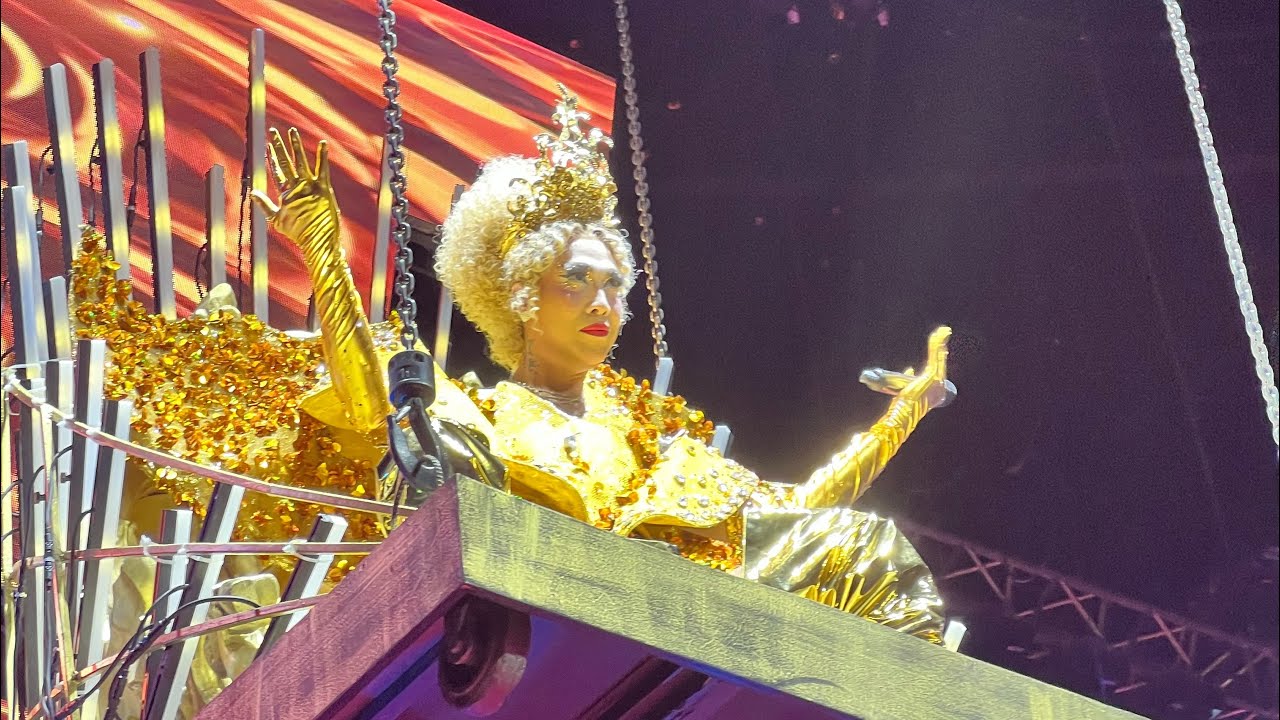 Your Memejesty Queen Vice Ganda Concert in Araneta - YouTube