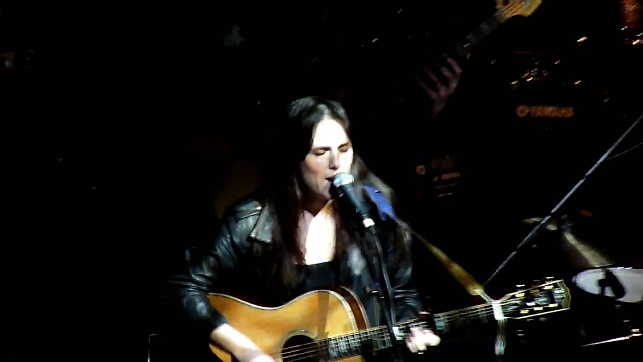 sandi thom supports joe bonamassa hmv picture house 2009 - YouTube