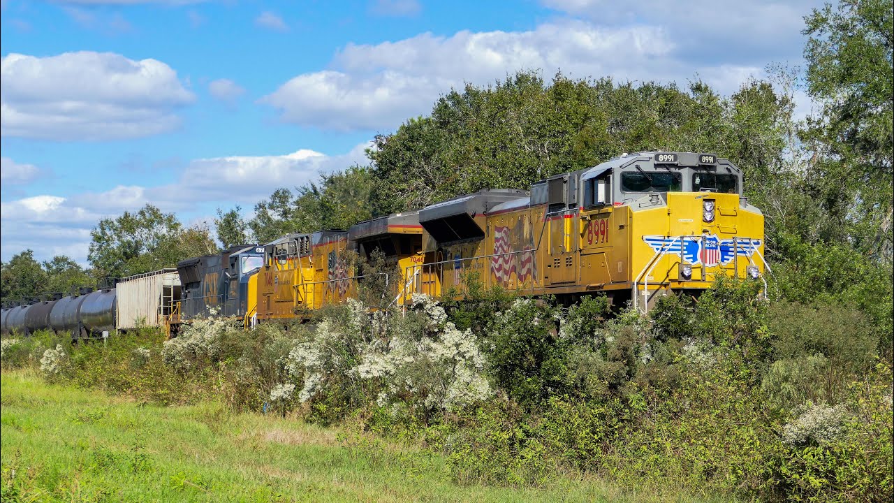 CSX B621 Pulls Into Knights Siding w/ A UP SD70ACe, Rebuilt AC6000 & A CSX Flared SD70MAC + More ...