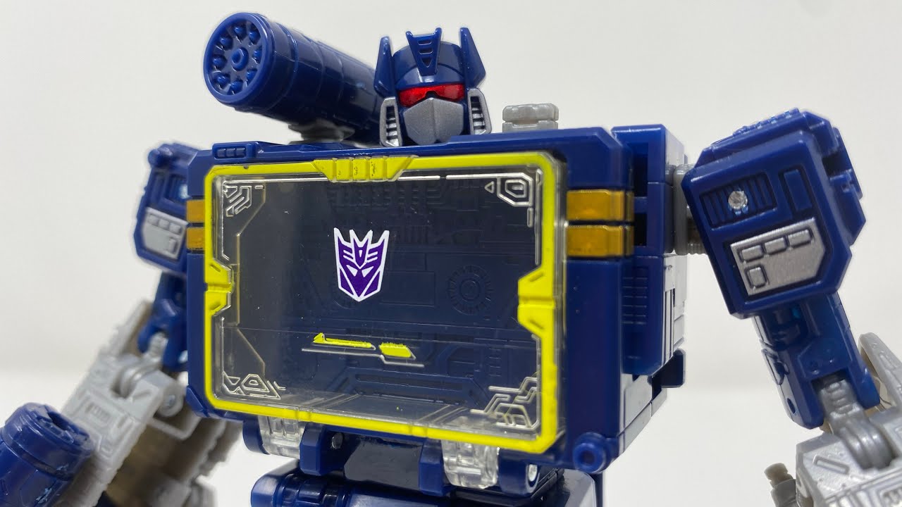 Transformers Netflix War for Cybertron Trilogy Voyager Class Soundwave ...