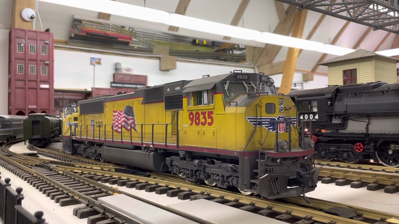 USA Trains SD70 Union Pacific, G-Scale - YouTube