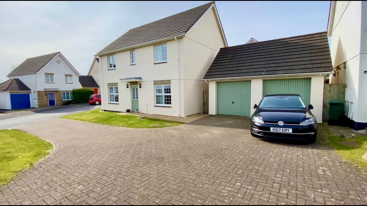 Video Tour - 72 Bosnoweth, Helston - YouTube