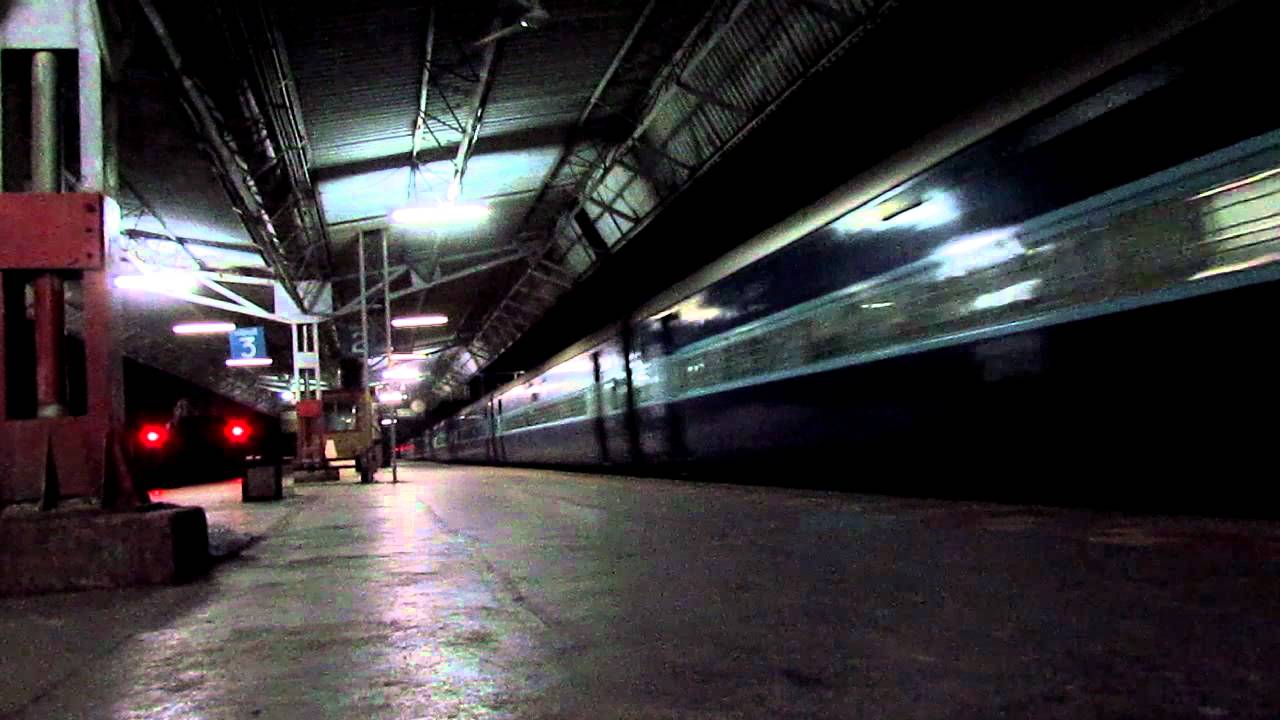 Pune - JP Superfast chasing BCT-JP Superfast - YouTube