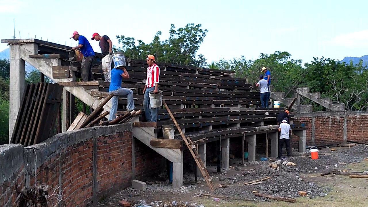 Colado de gradas, corral de toros de corral falso gro. - YouTube