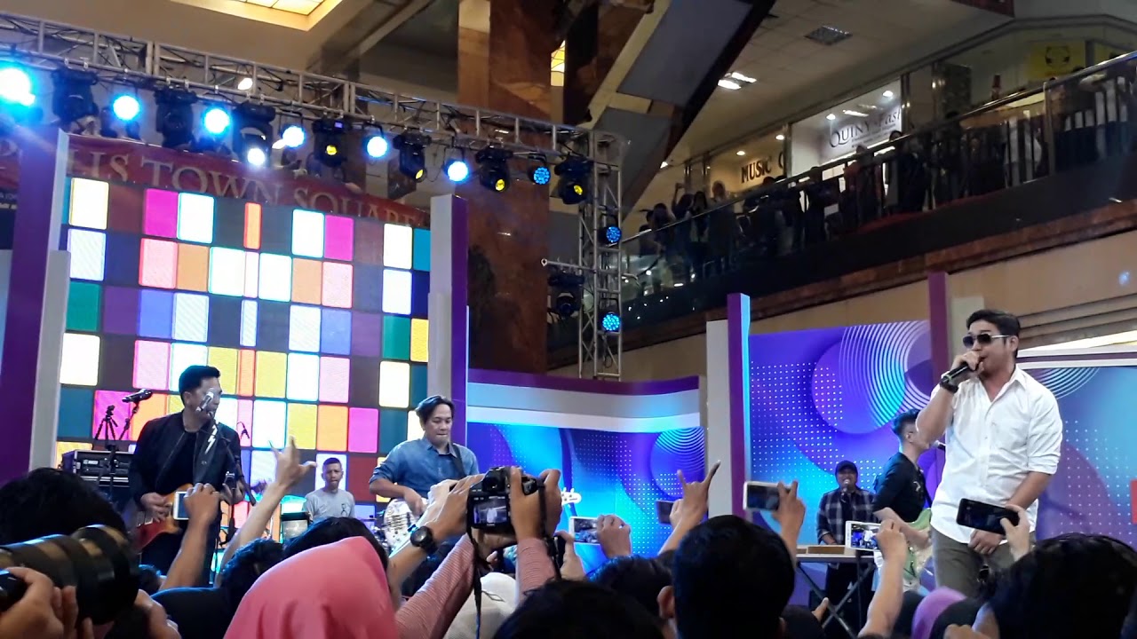 UNGU di Metropolis Town Square Tangerang - YouTube