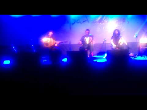 ΣΕ ΨΗΛΟ ΒΟΥΝΟ - ΠΑΠΙΑ ΚΑΘΟΝΤΑΝ ΣΤΟΝ ΠΑΓΟ.MP4 - YouTube