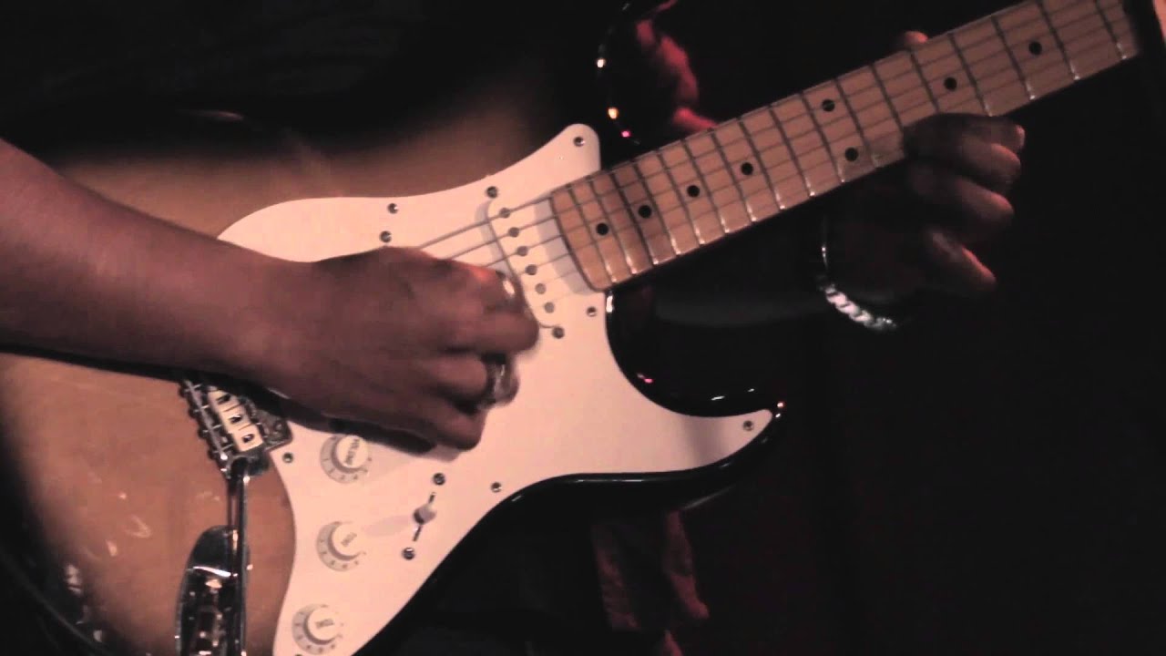 Kumar Shome & The Punkawallahs "El Gato" - YouTube