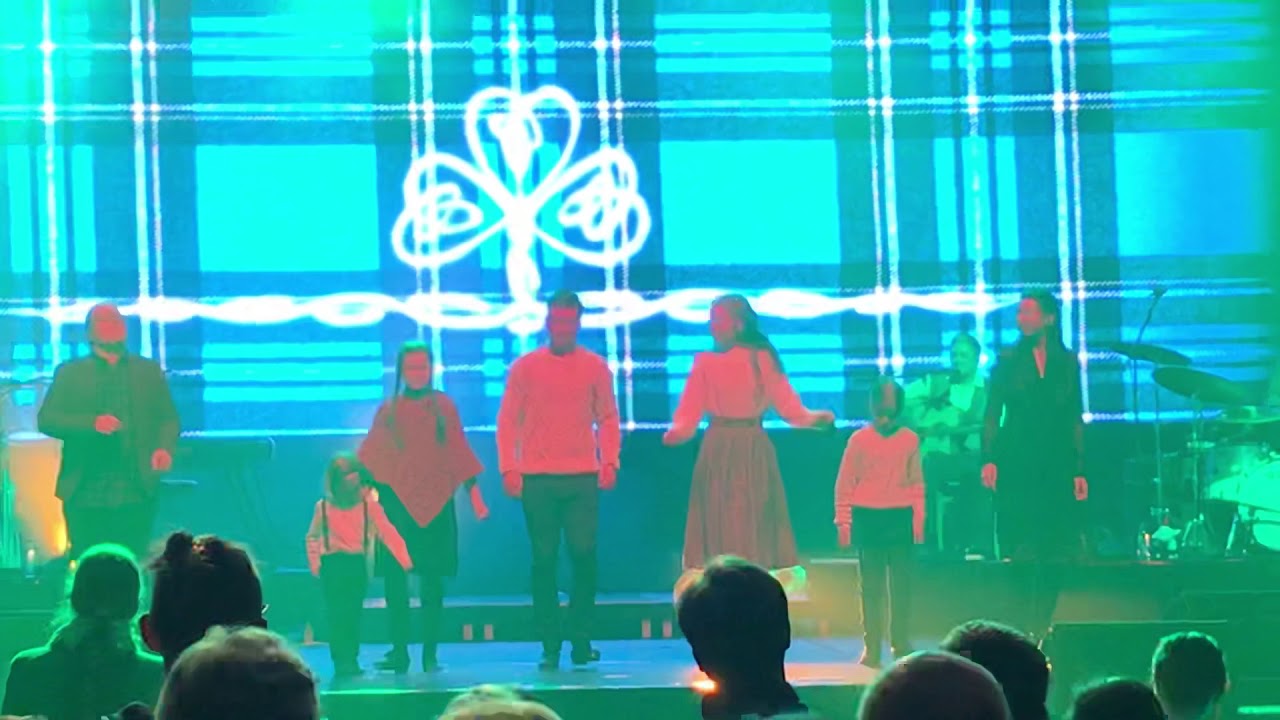 Angelo Kelly & Family Steppen gemeinsam Dresden 27.11.18 - YouTube