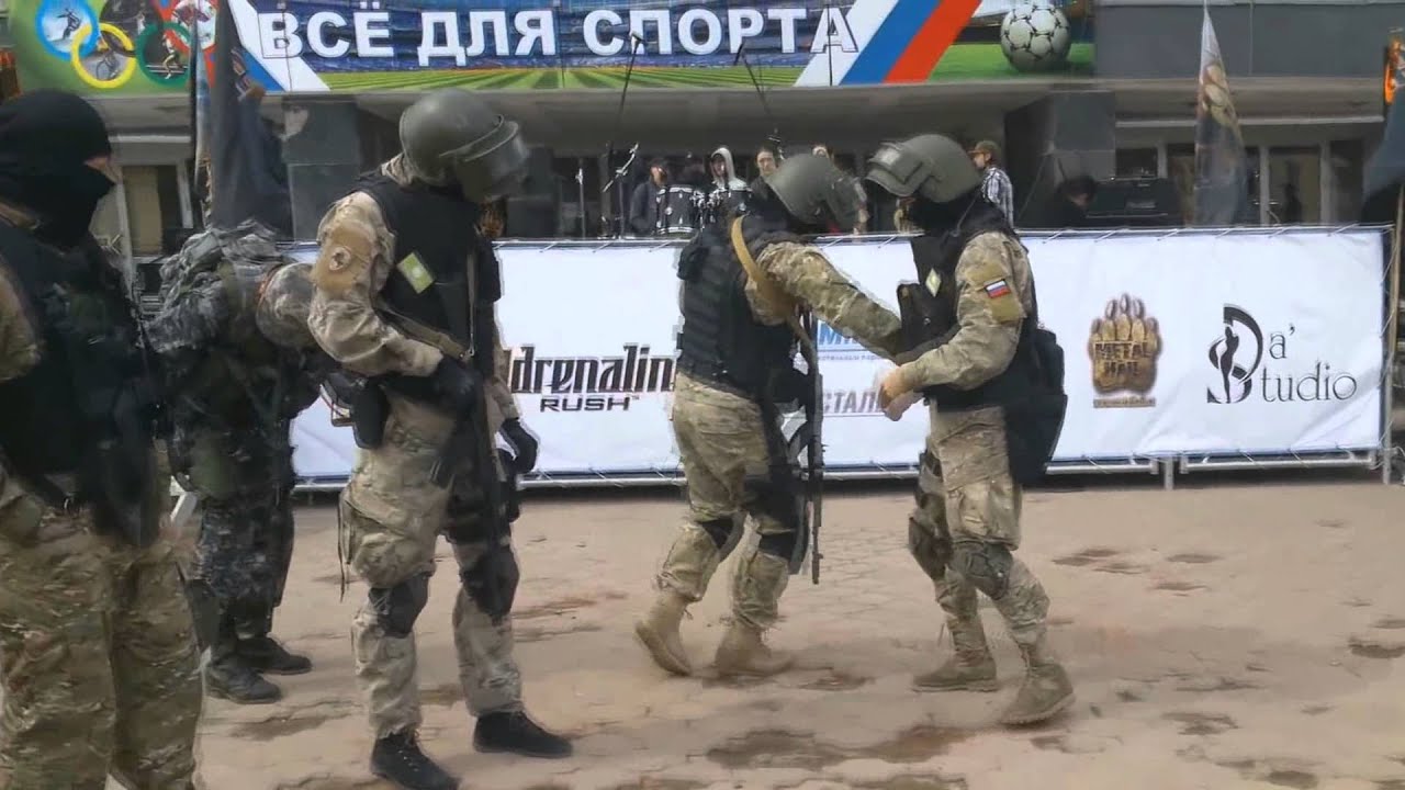 Dancing russian troops - YouTube