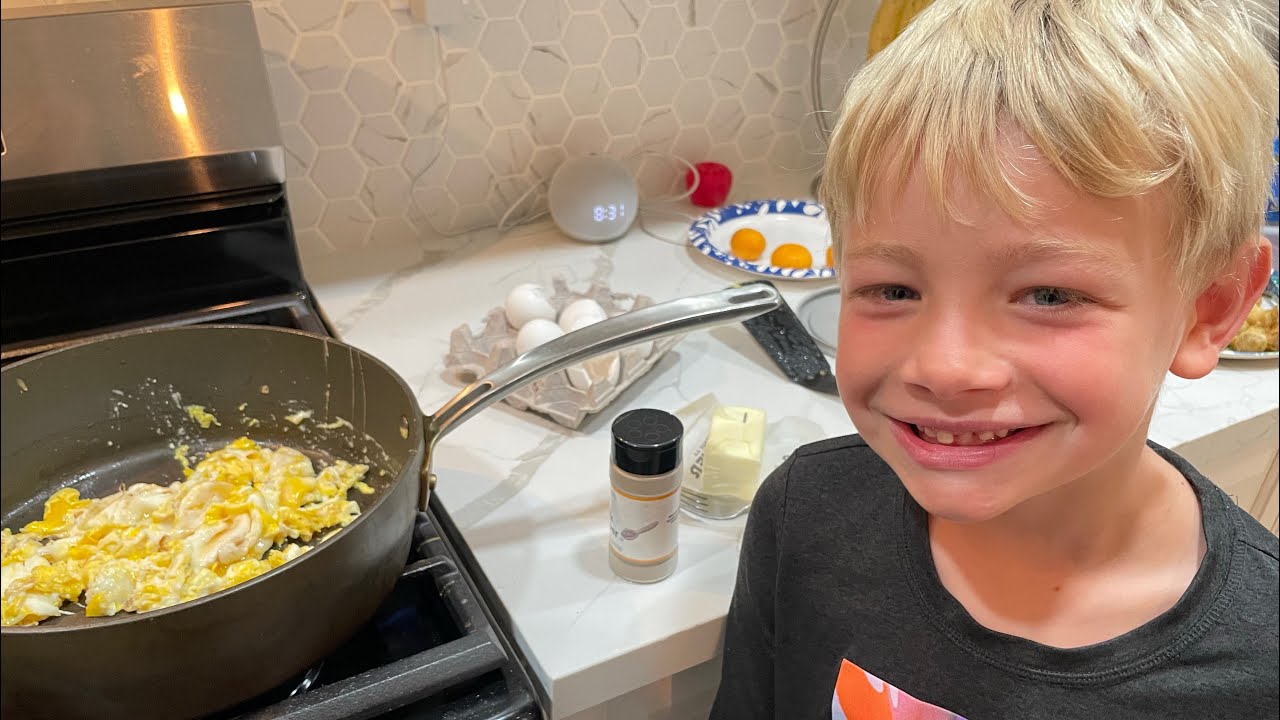 Kids Kitchen - Scrambled Eggs - YouTube