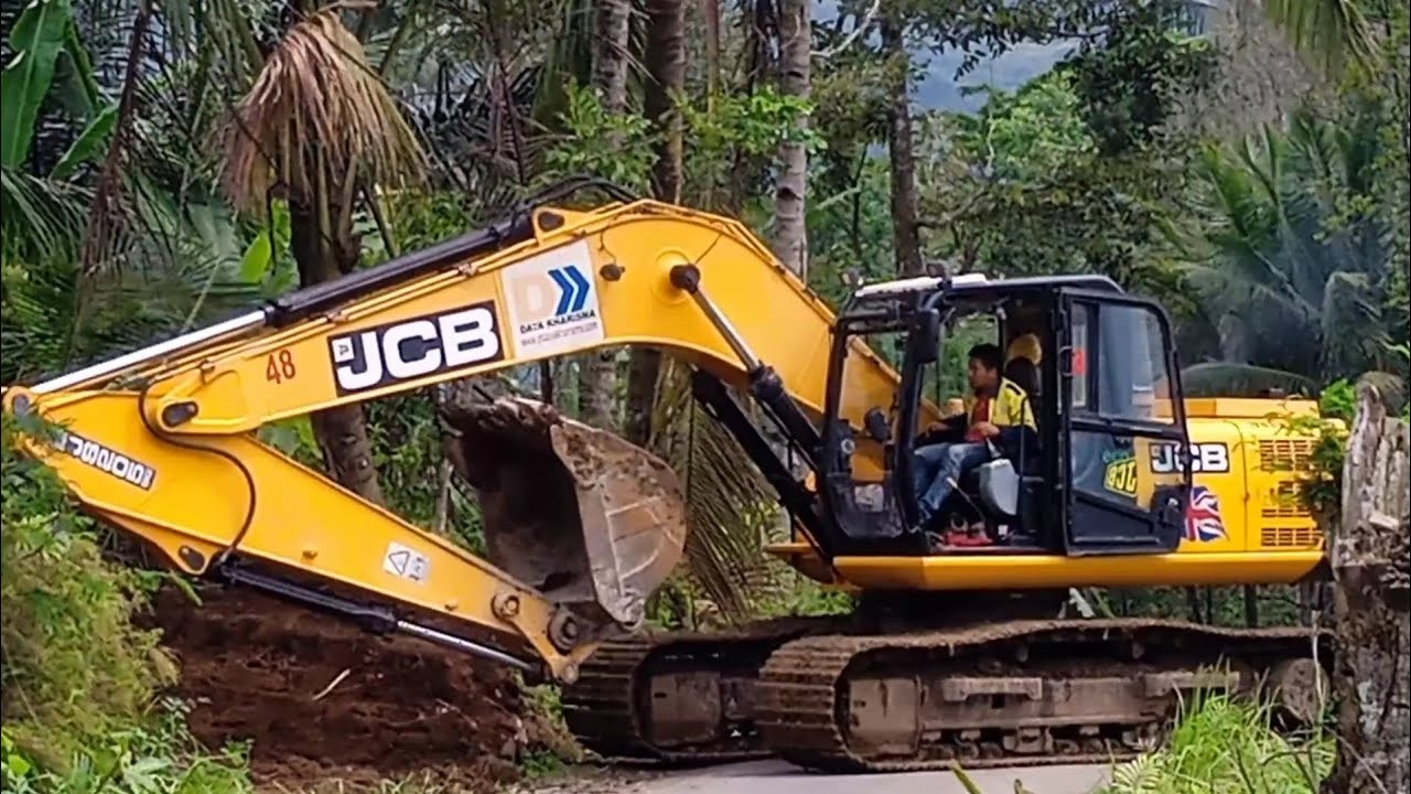 JCB Js 205 Excavator Working Cut And Fill New Road Construction. - YouTube