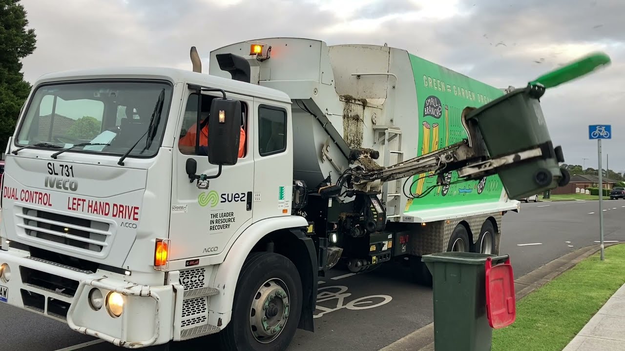 The Monday Morning Mildly Mangled Garbage Trucks - YouTube