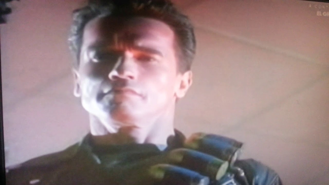 terminator 2 escena del T 800 usando la minigun - YouTube