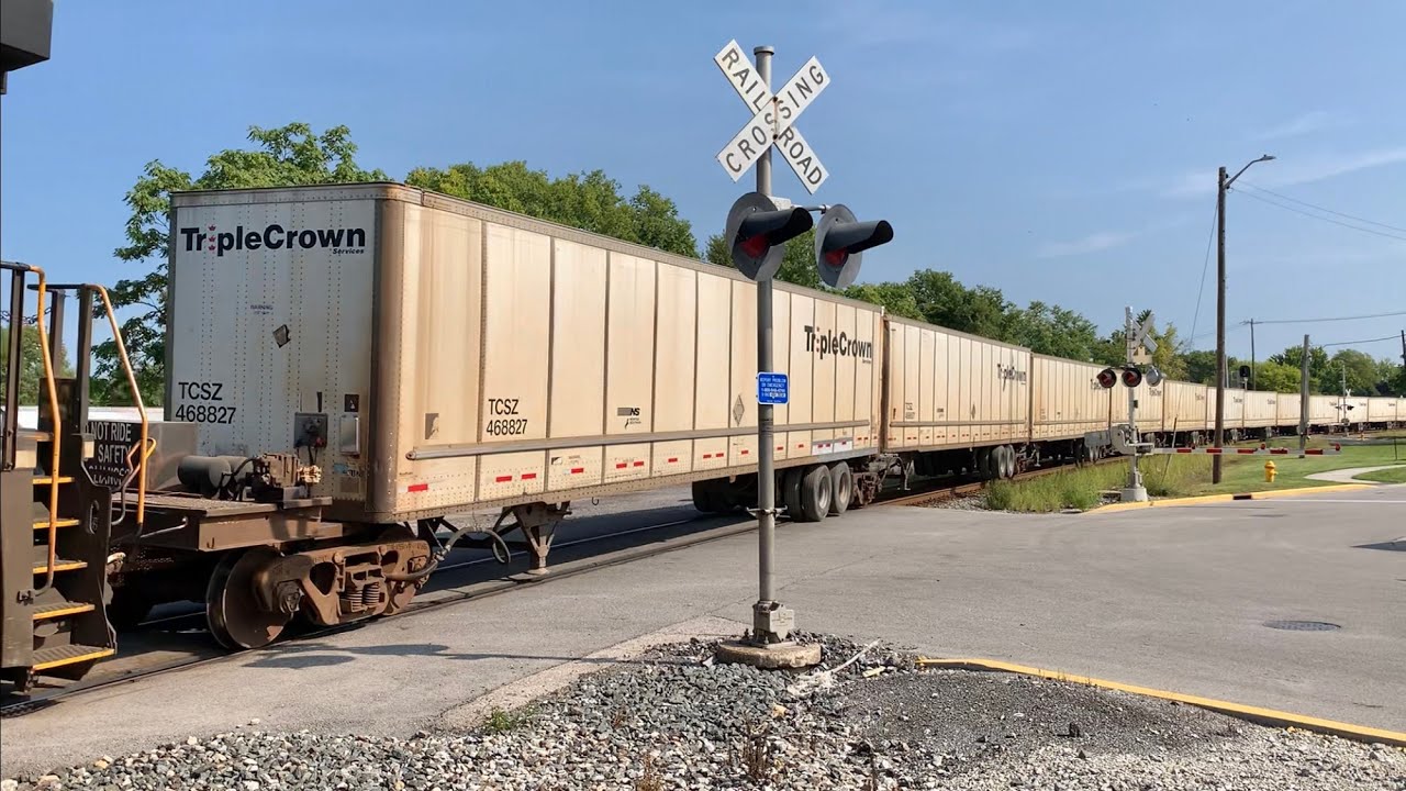 Rare Catch: One Of Final Triple Crown Road Railer Trains & On Top Of ...