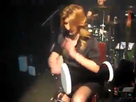 Bir darbuka ancak bu kadar güzel çalınır DARBUKACI KIZ