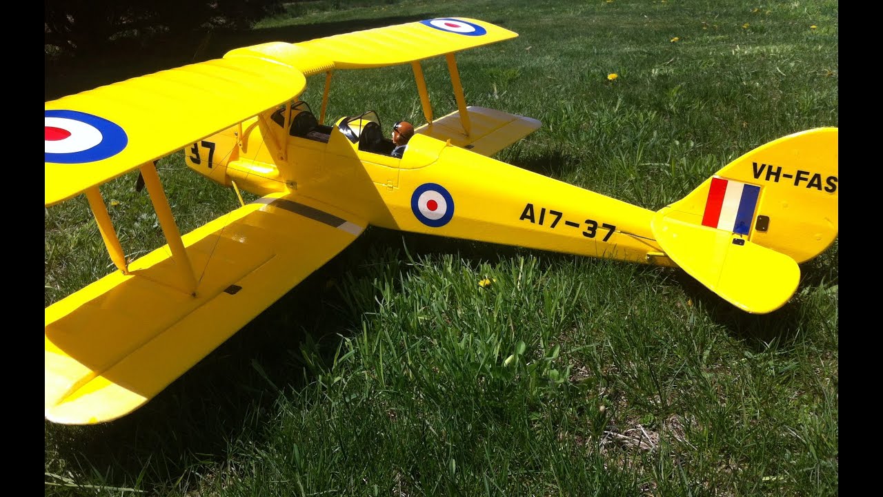 de Havilland Tiger Moth Low and Slow by Dynam - YouTube