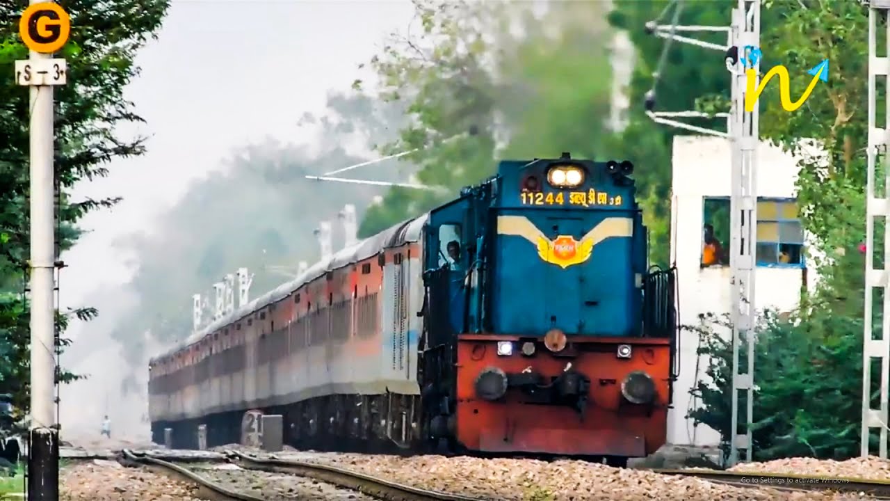 Swarna Jayanti Rajdhani Express 12957 skipping Shahabad Outer - YouTube