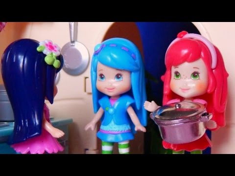 Spaghetti Night (A Strawberry Shortcake Stop Motion)