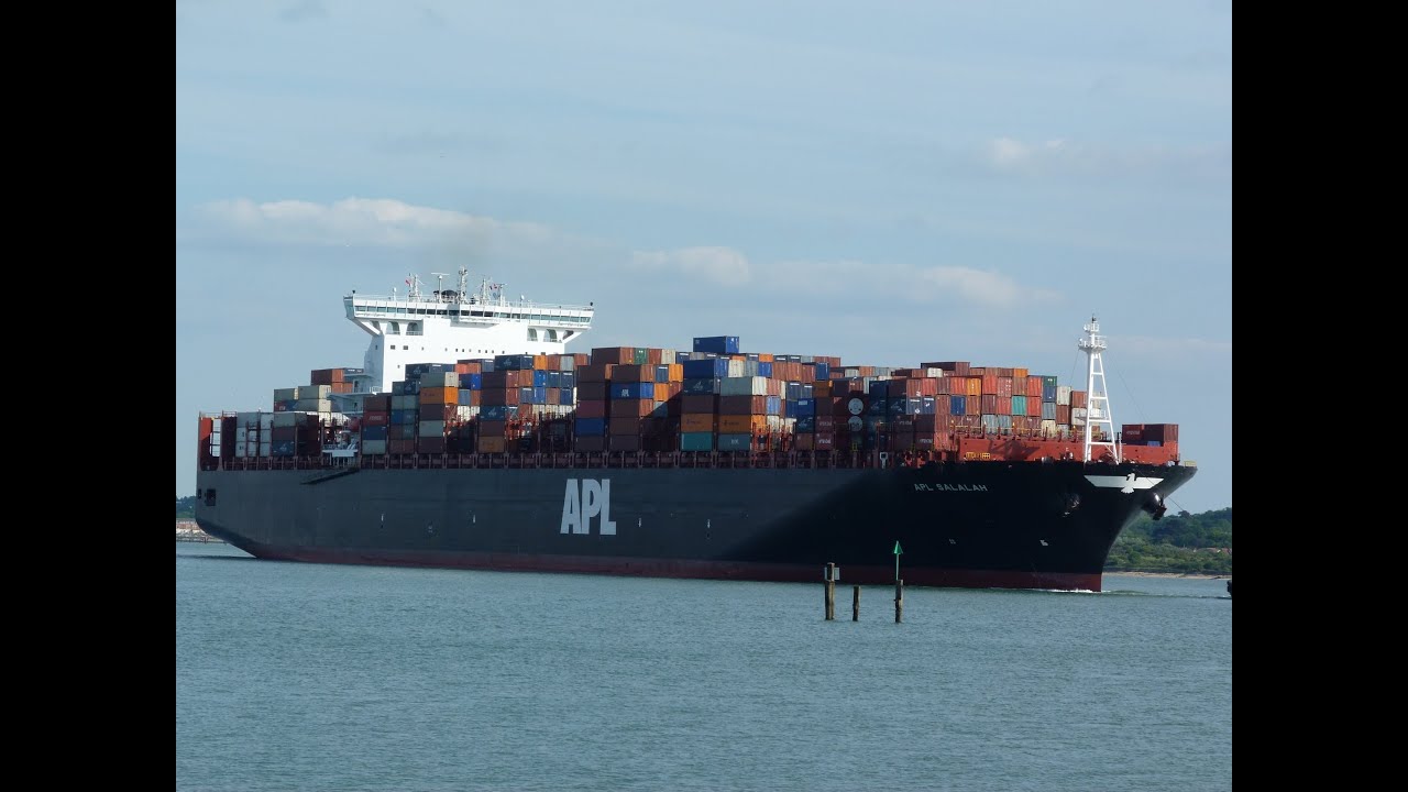 "APL Salalah" container ship arriving in Southampton from Hamburg for ...