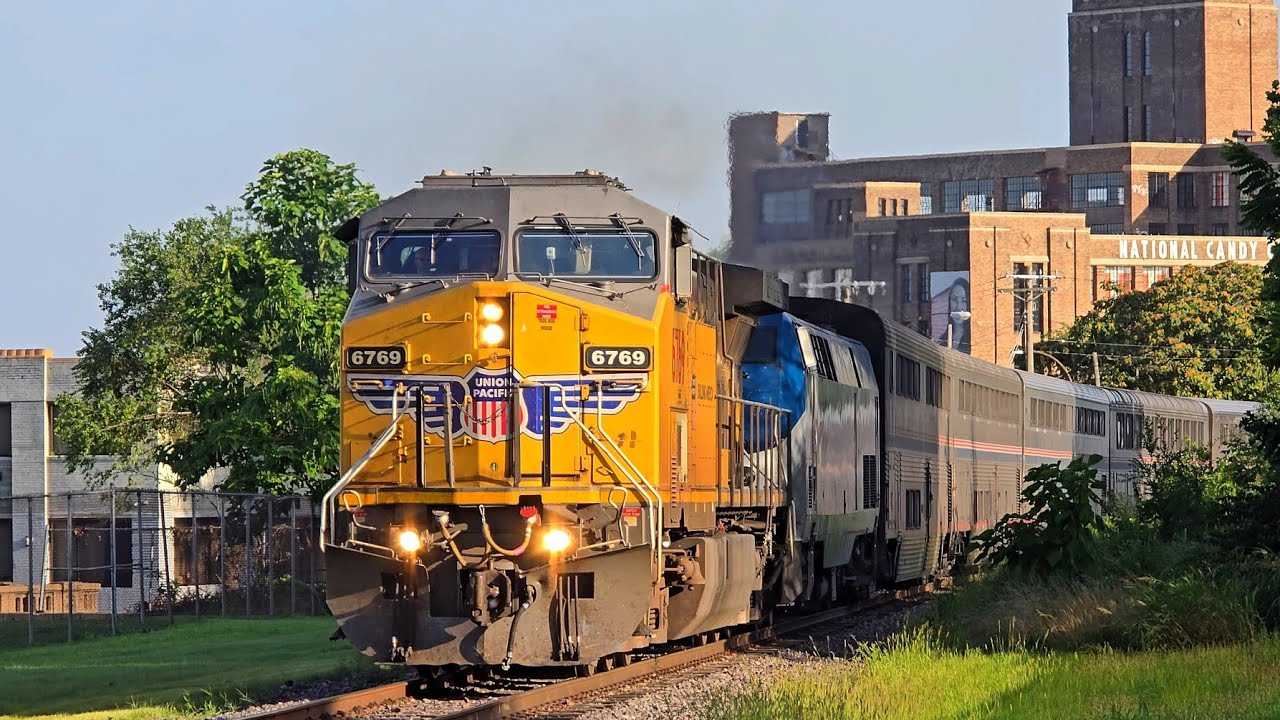 Union Pacific Railroad 6769 leading 12 hr late Amtrak Texas Eagle train ...