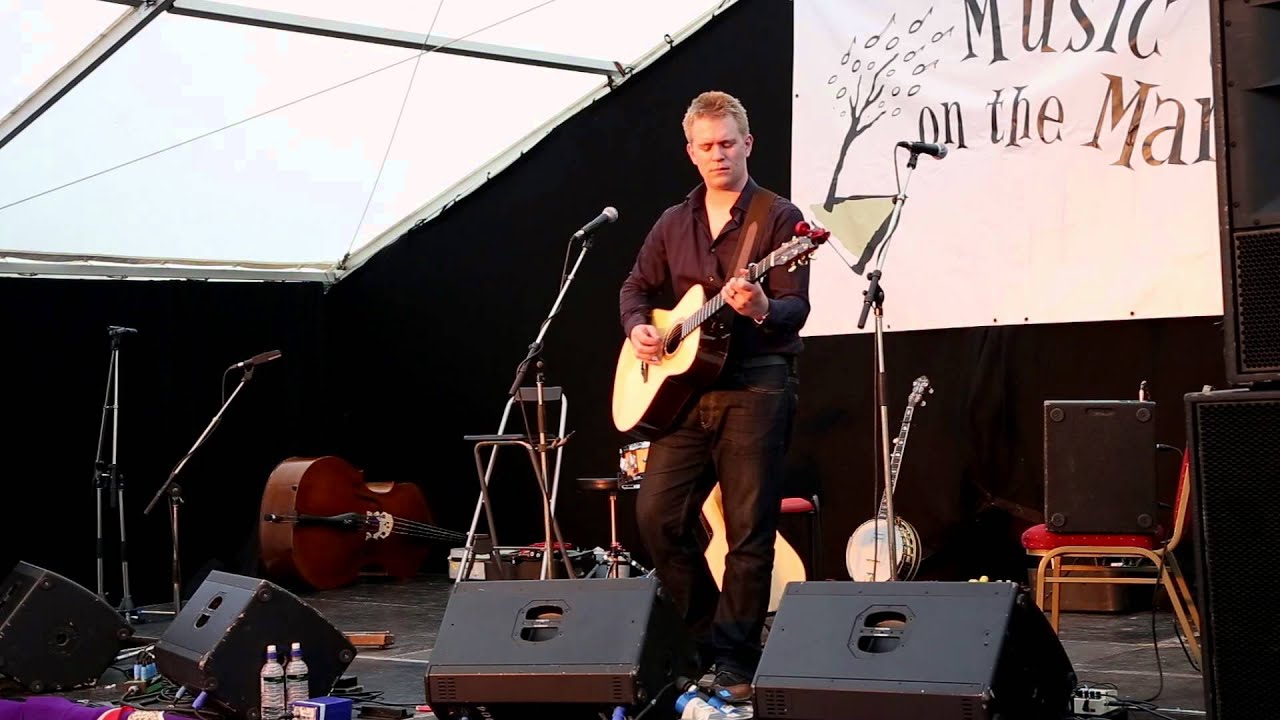 Ben Draper performing Old Friend MOM 2014 - YouTube