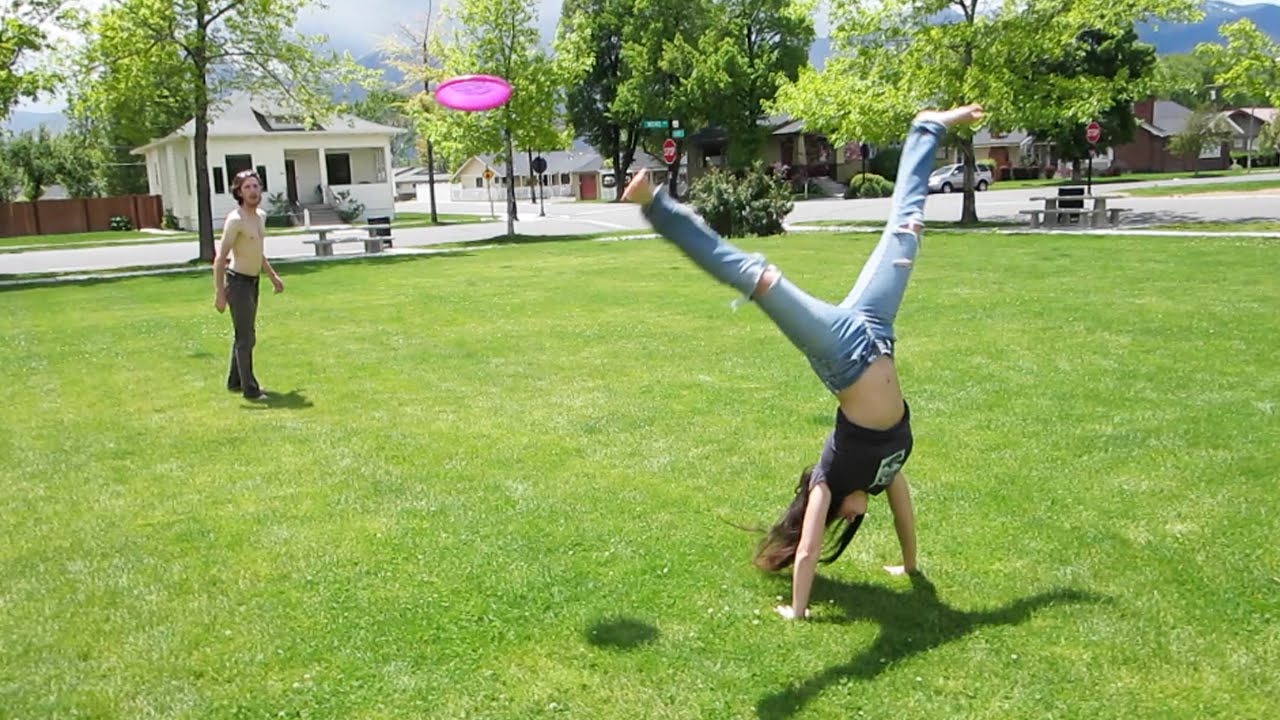 CRAZY FRISBEE SKILLS - YouTube