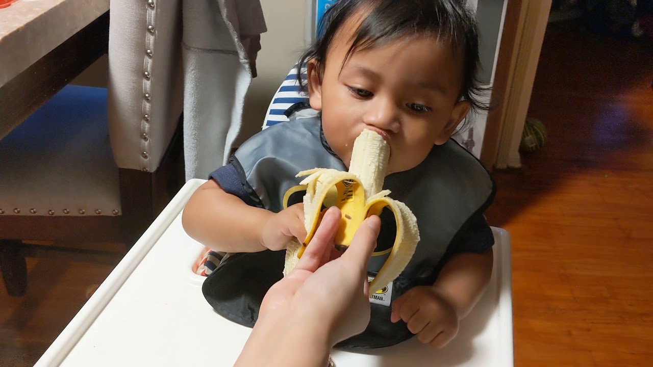 Samuelito eating a banaynay - YouTube