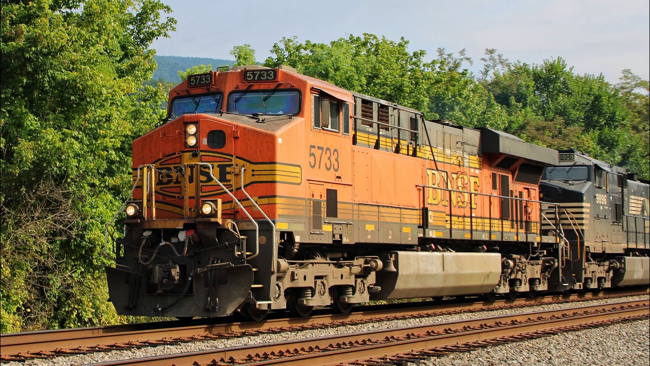 Goodie on 29C! BNSF AC44EV Leader with a Horn Salute in Narrows, VA ...