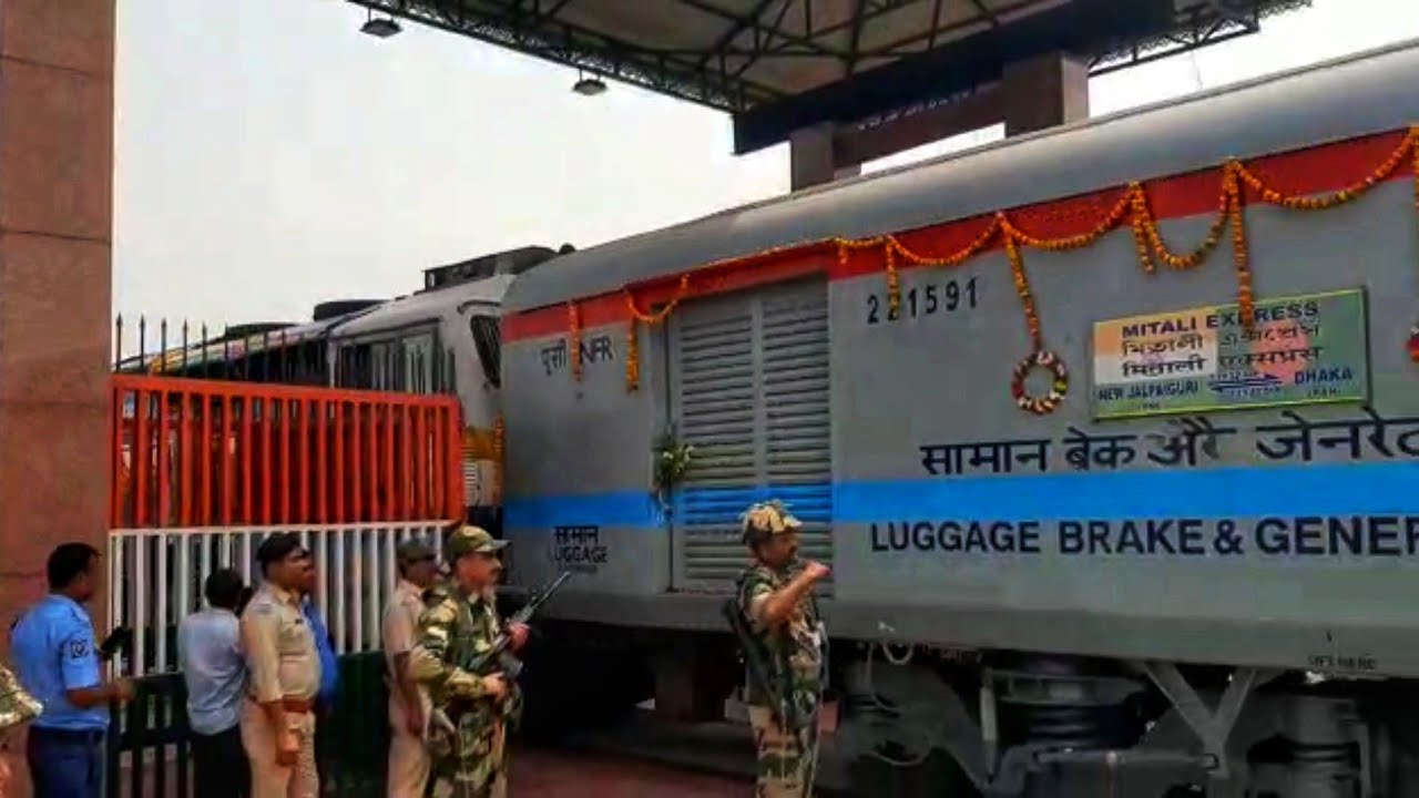 Mitali Express crossing India Bangladesh Border gate entering ...