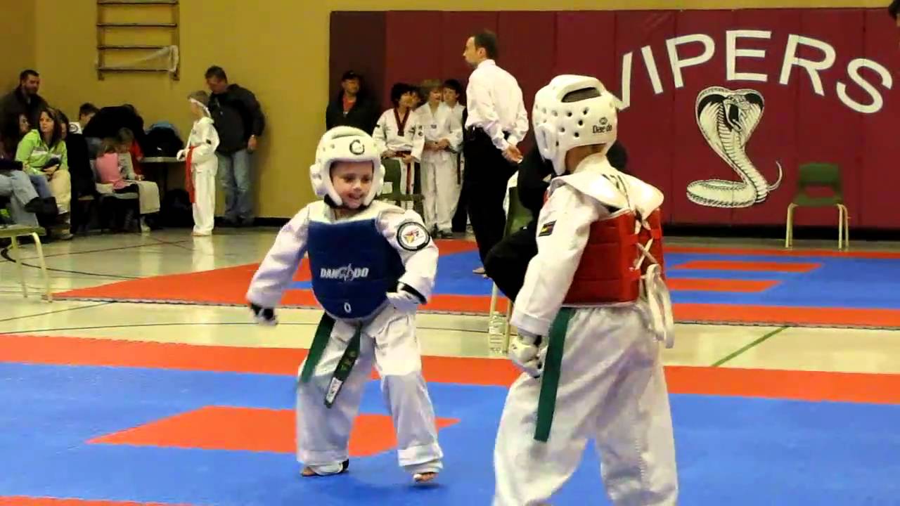 Jonathan's 1st Match - 1st Round 2010 High Performance TKD Tournament ...