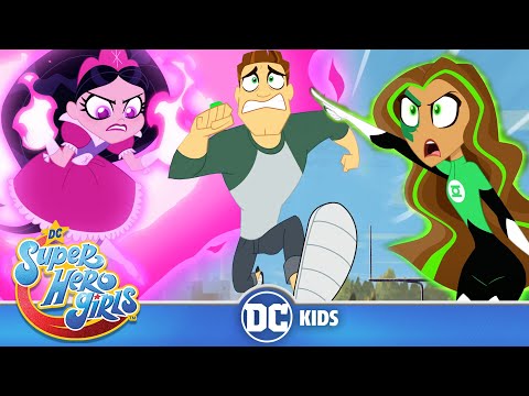 DC Super Hero Girls En Latino 🇲🇽🇦🇷🇨🇴🇵🇪🇻🇪 | El triángulo amoroso |  DC Kids