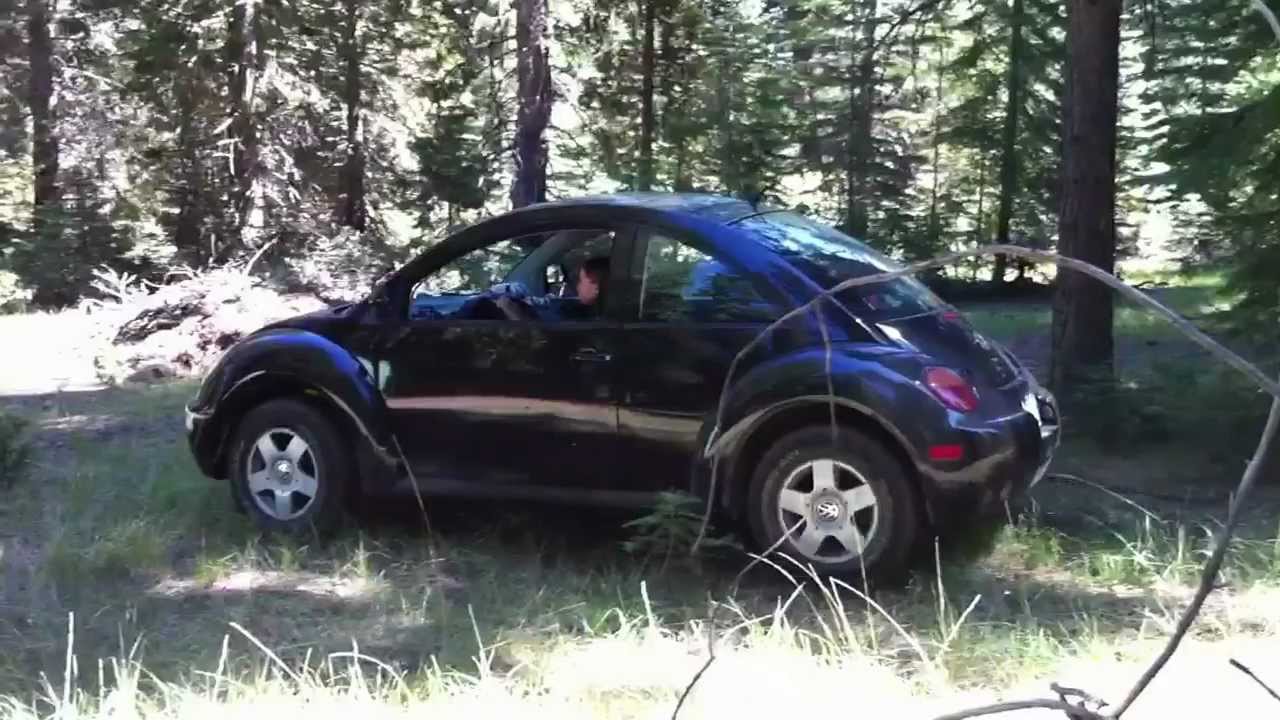 Lifted VW New Beetle TDI towing a tree - YouTube