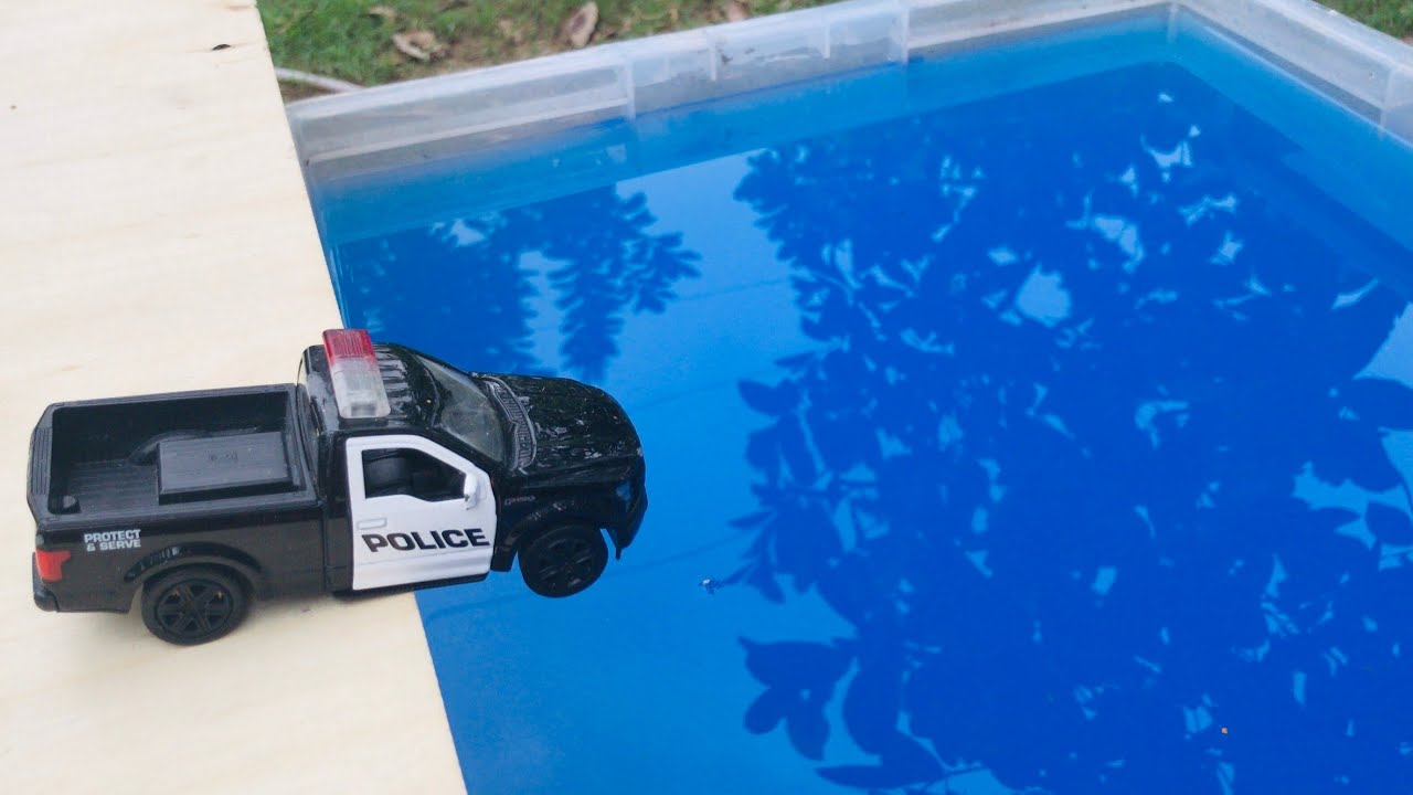 Model Cars Falling Into Water Blue Sea - YouTube