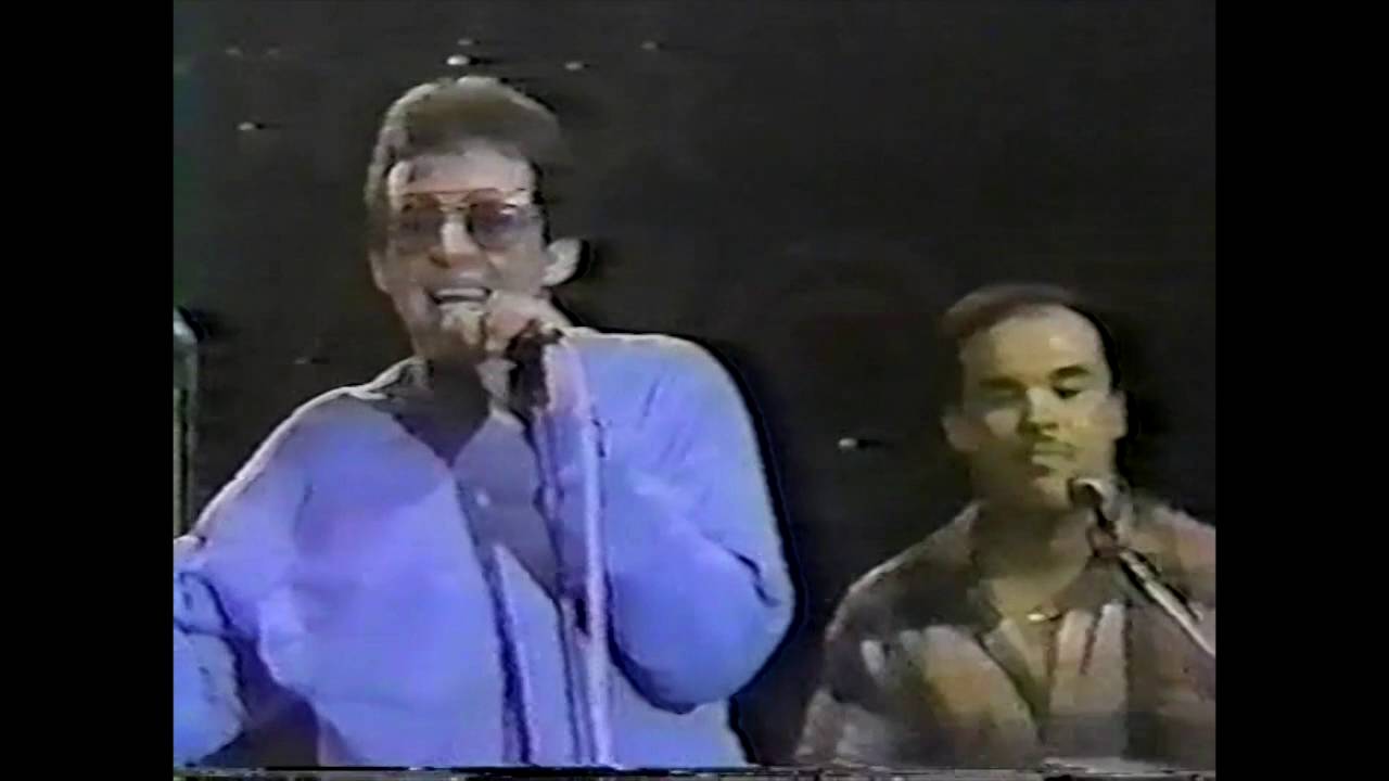 Hector Lavoe "Mi Gente" Live/En Vivo 2 - YouTube Music