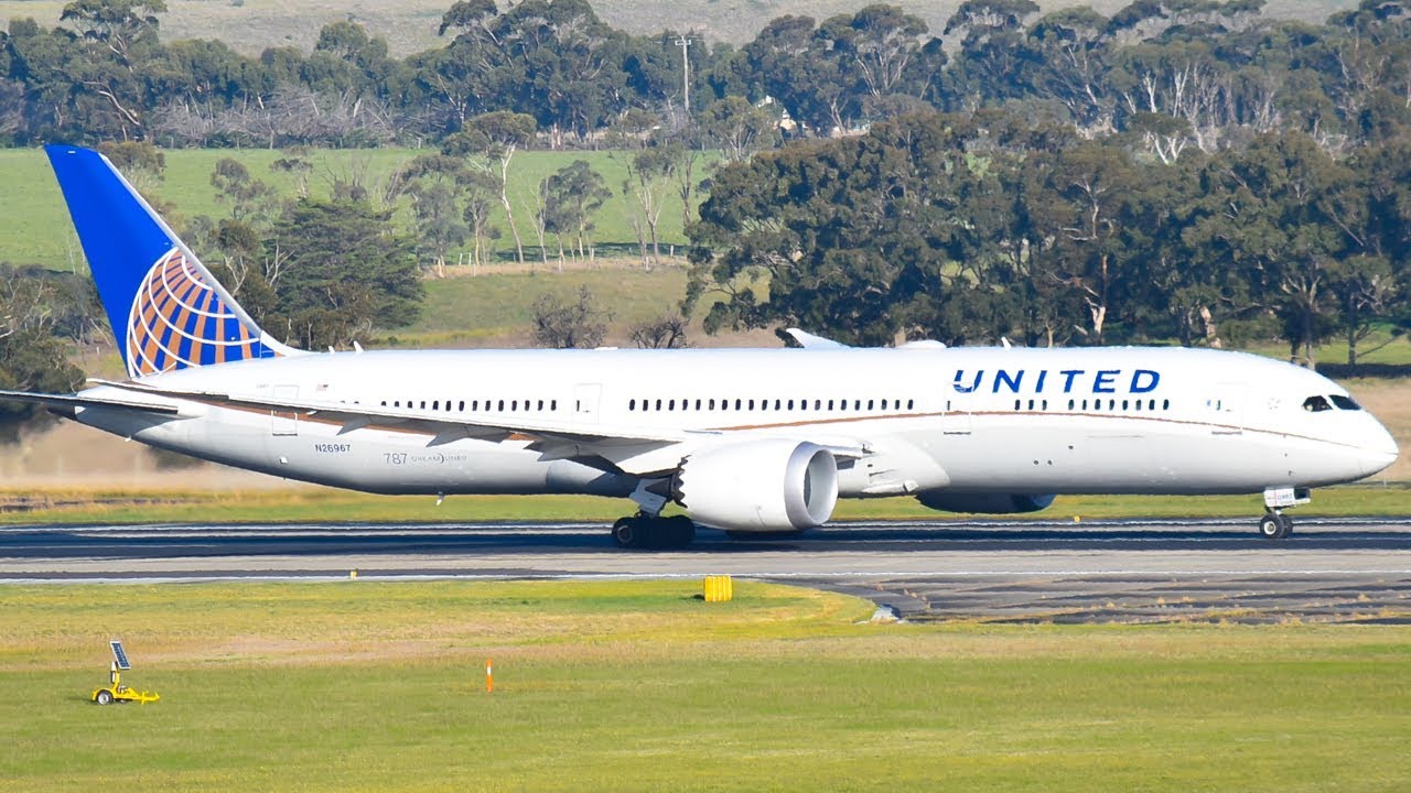 United 787 Take Off