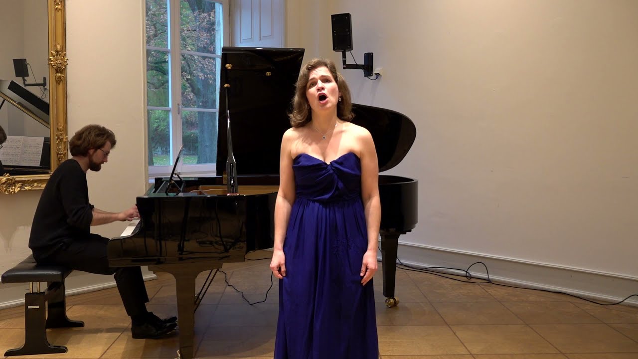 Doris Maria Ritter sings "Freundliche Vision" (Richard Strauss) - YouTube